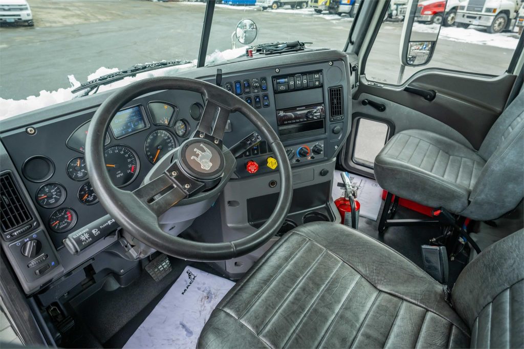 2016 MACK PINNACLE CXU613 - Ballard Truck Centers