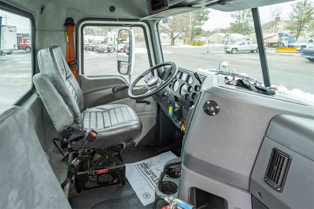 2016 MACK PINNACLE CXU613 - Ballard Truck Centers