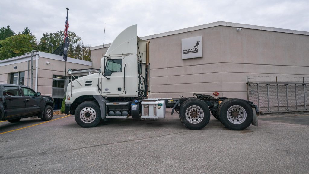 2018 MACK PINNACLE CXU613 - Ballard Truck Centers
