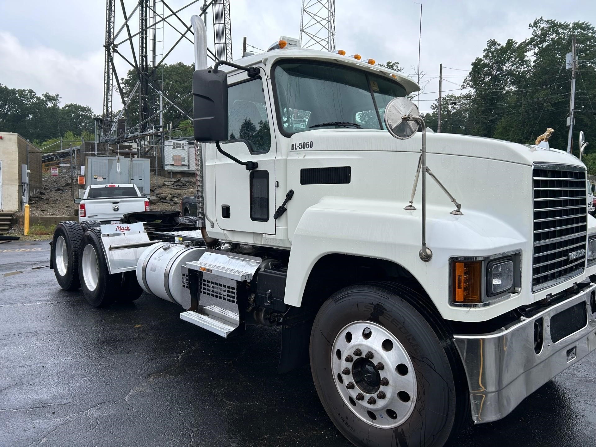 2019 MACK PINNACLE 64T - Ballard Truck Centers